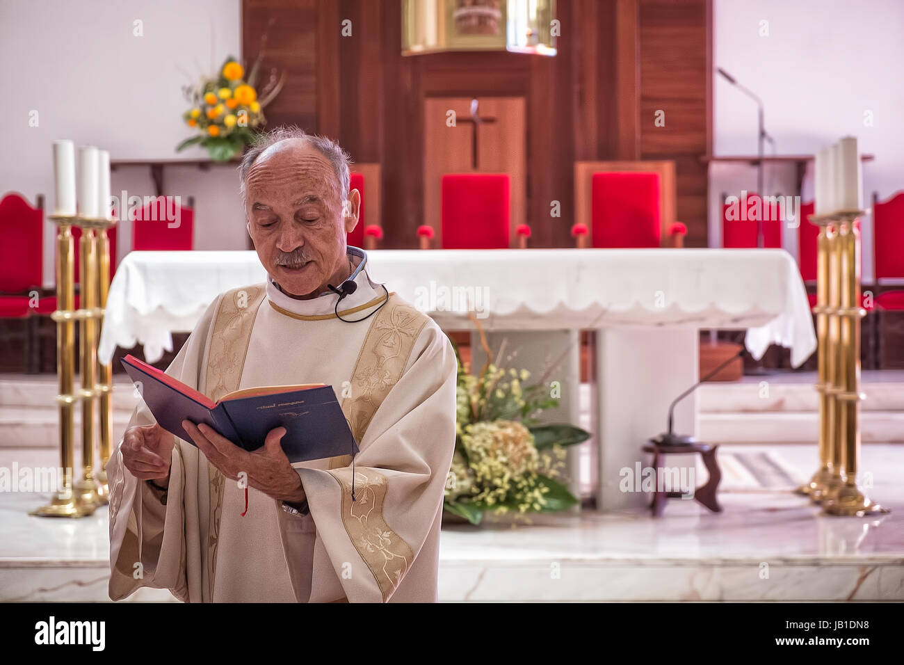 Vestment father church hi-res stock photography and images - Alamy