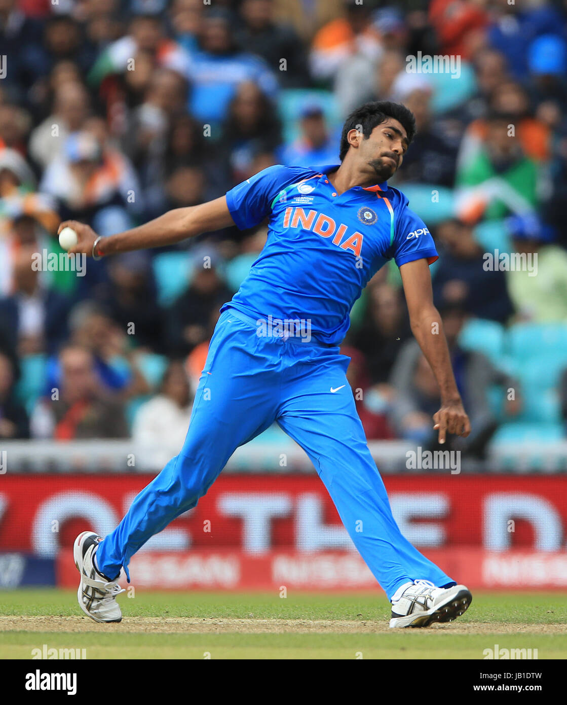 Jasprit bumrah hi-res stock photography and images - Alamy
