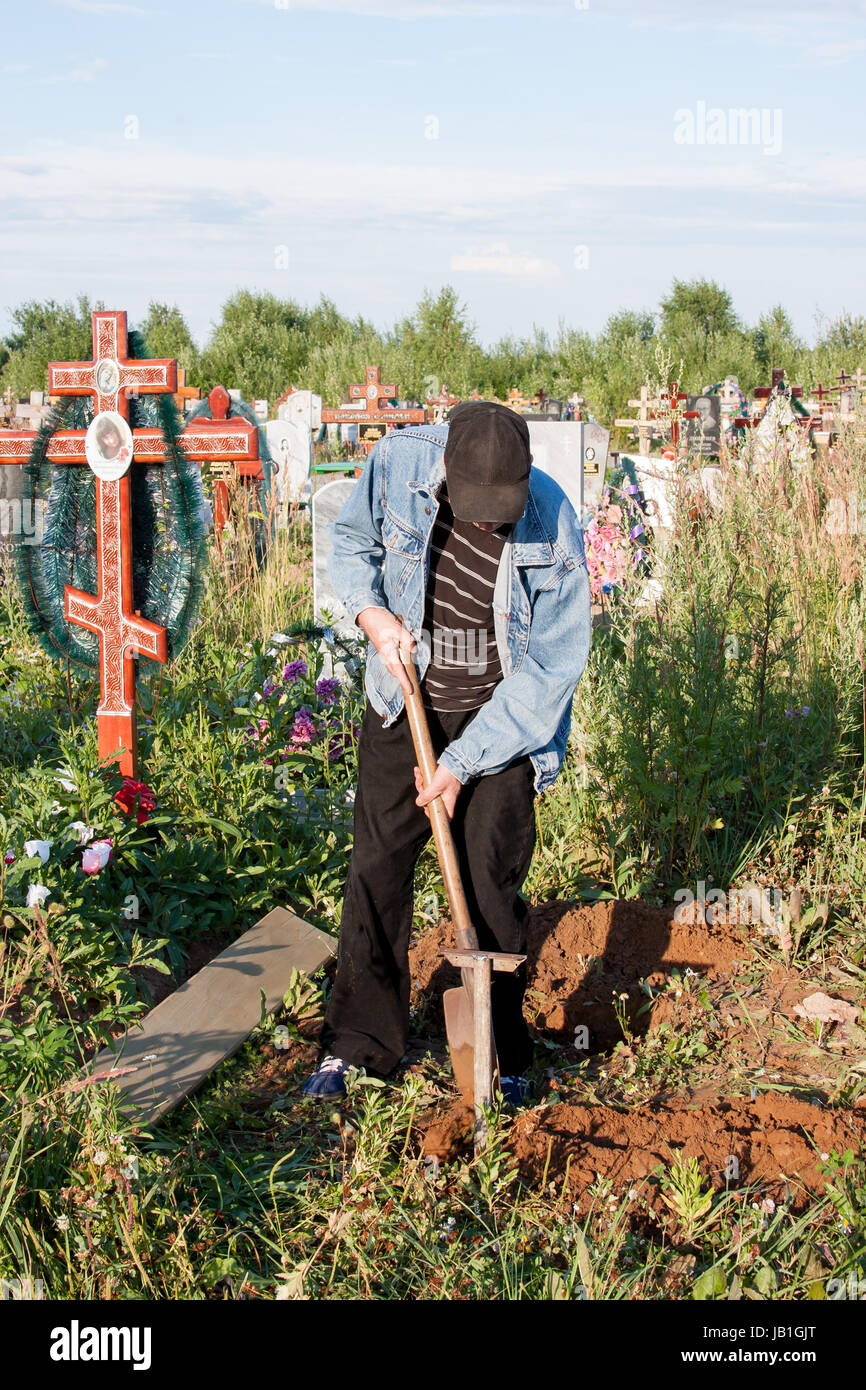 Man Digging Grave High Resolution Stock Photography and Images - Alamy