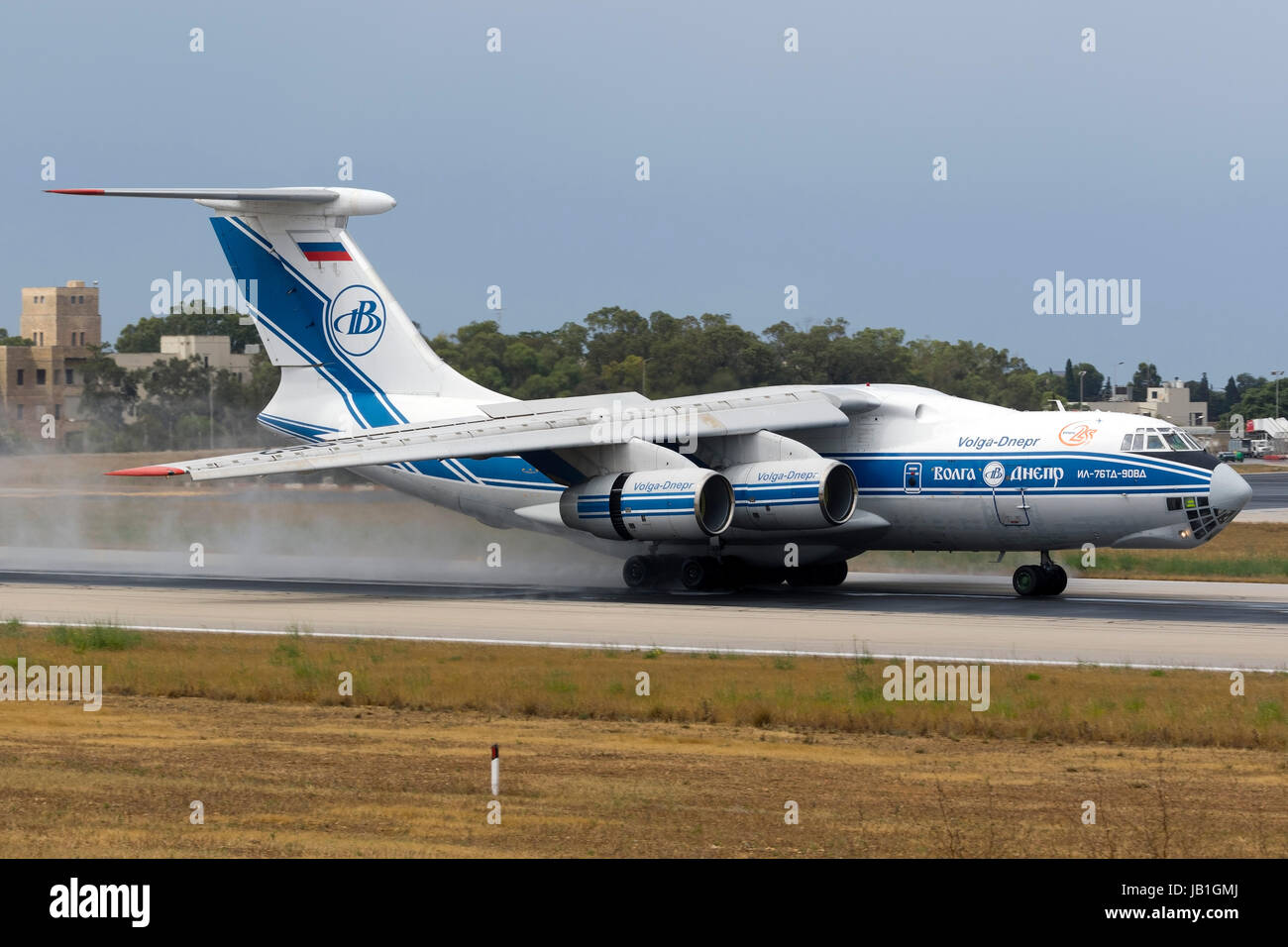 Ilyushin il 76td 90vd hi-res stock photography and images - Alamy
