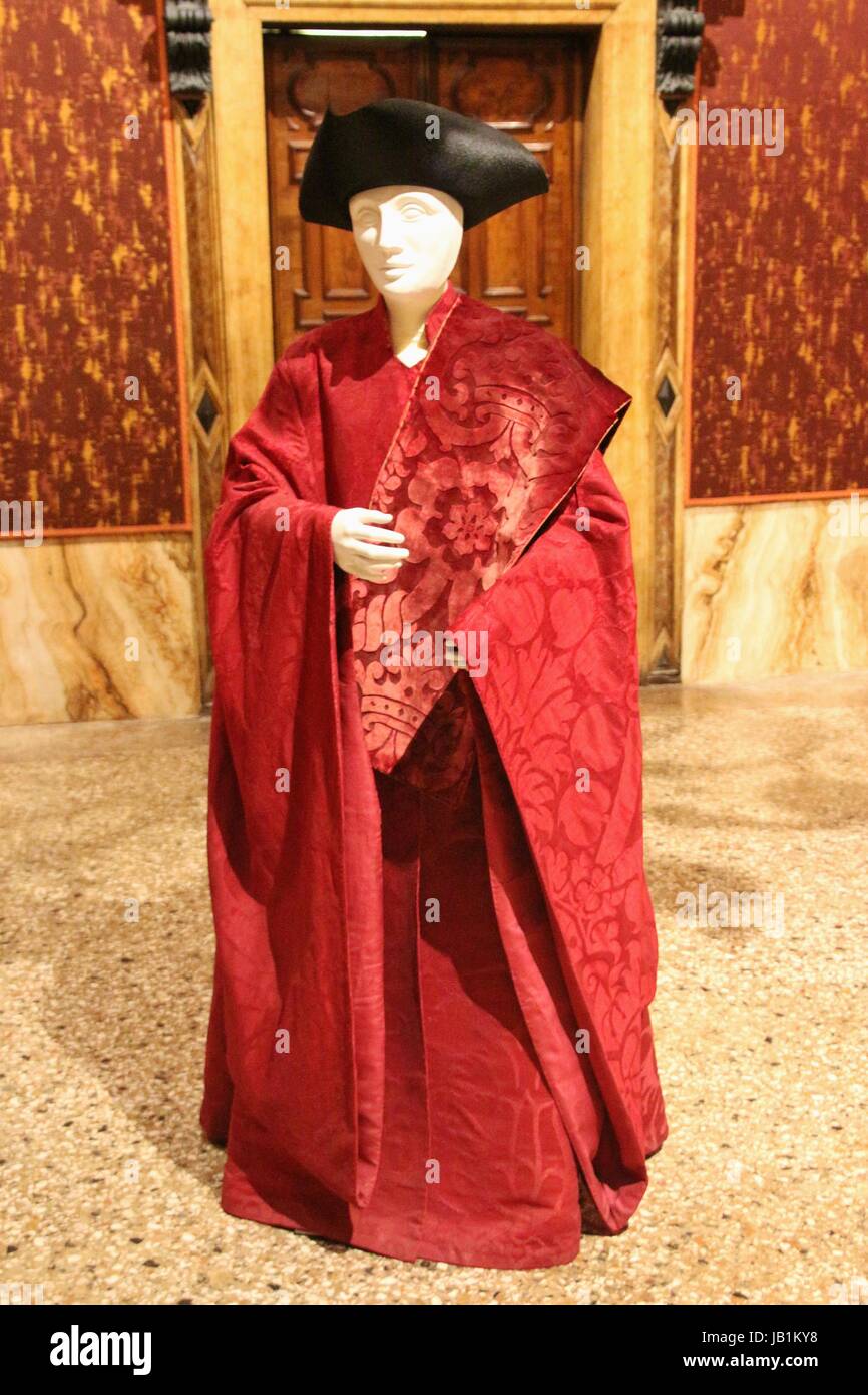 Typical costumes for aristocrats in Venice between 1700 and 1750 ...