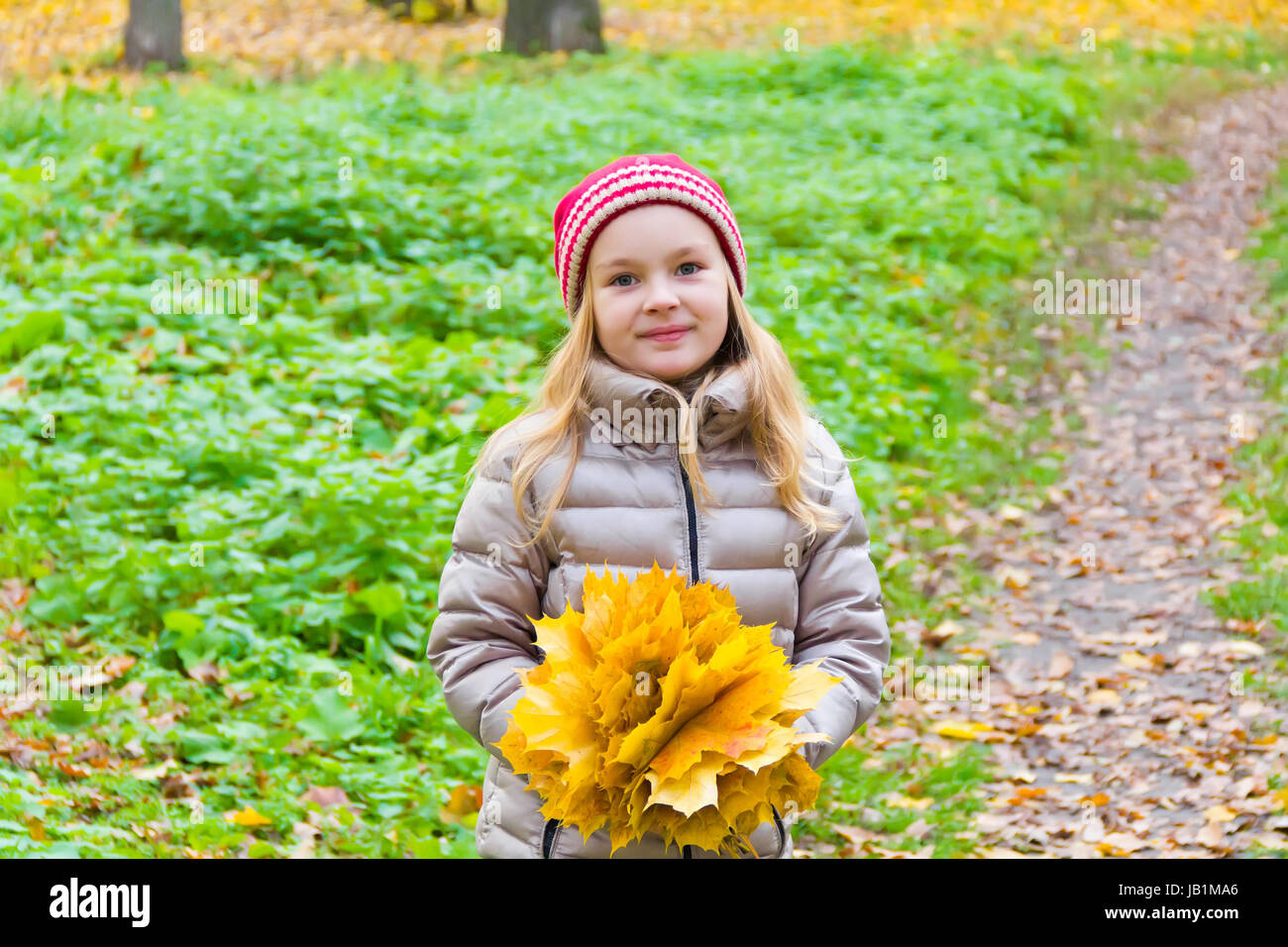 Photo of cute smiling girl in autumn Stock Photo - Alamy