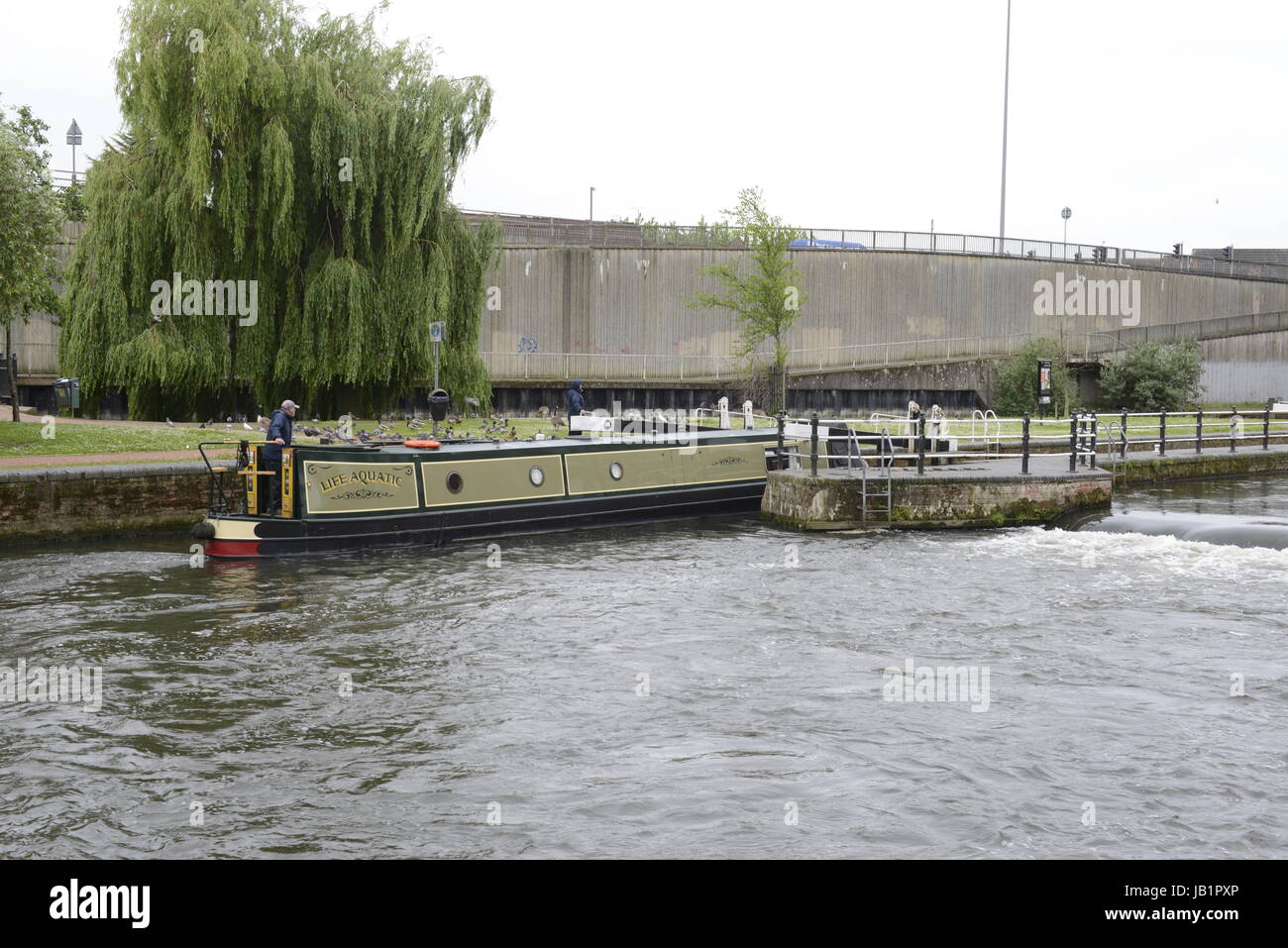 Barge entering a lock hi-res stock photography and images - Alamy
