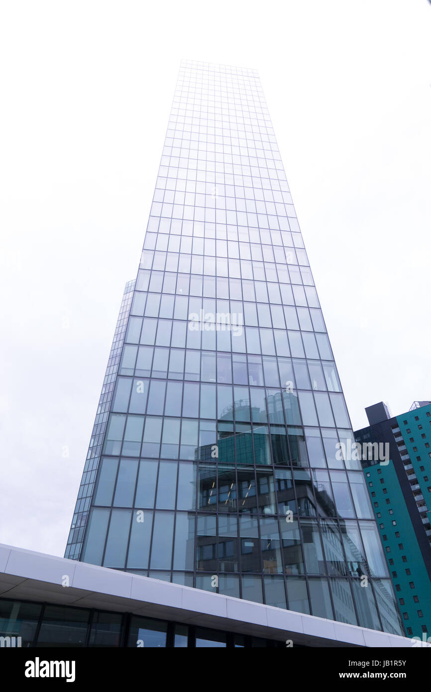 A perspective view of a skyscraper dissapearing in a sky Stock Photo ...