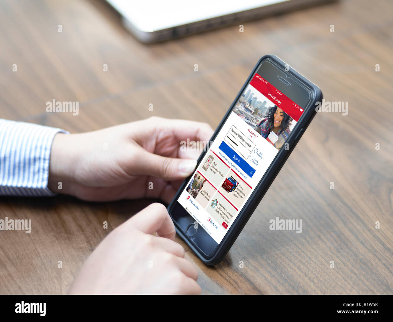 Online banking hi-res stock photography and images - Alamy