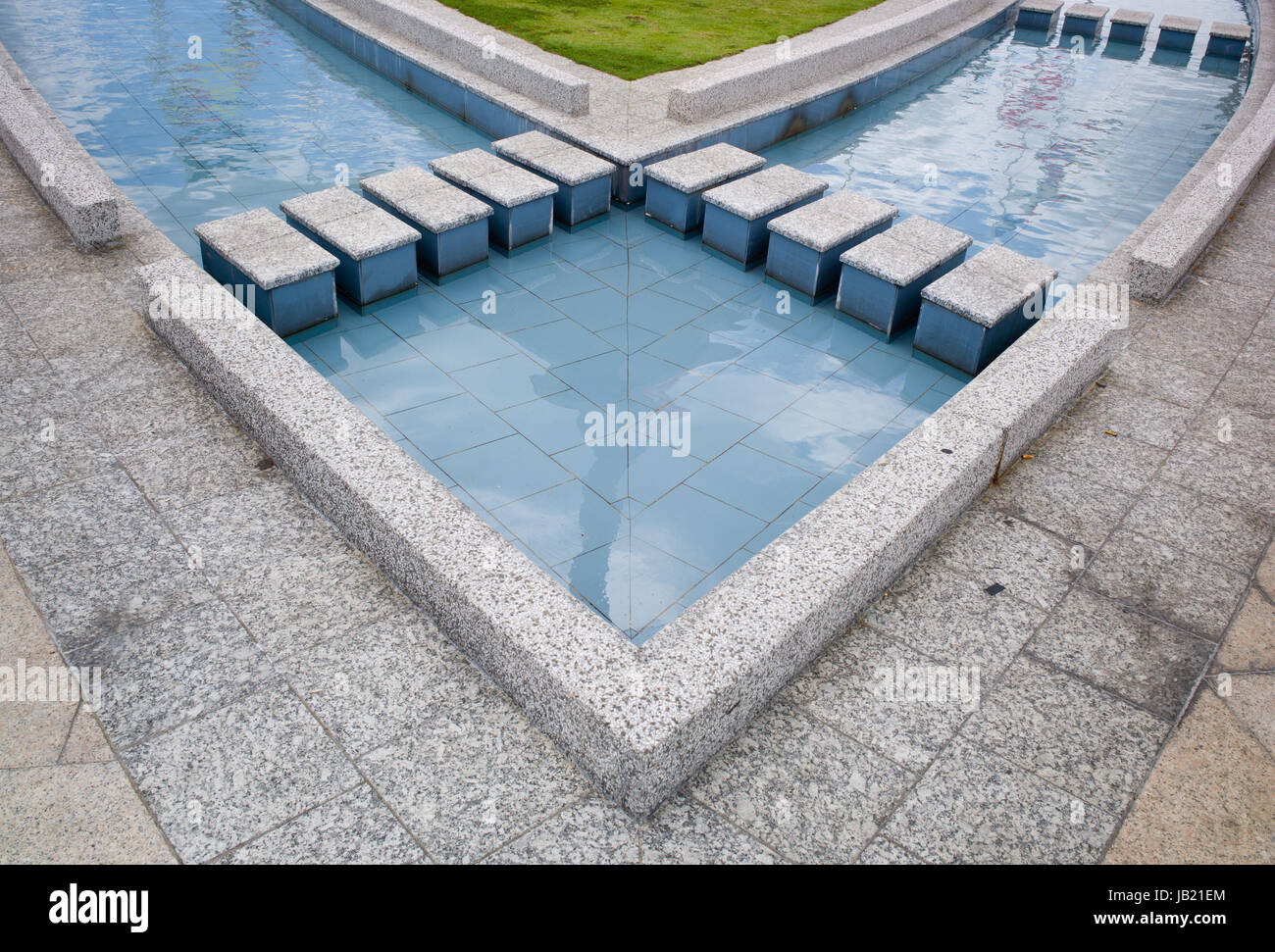 Stepping stone pool hi-res stock photography and images - Alamy