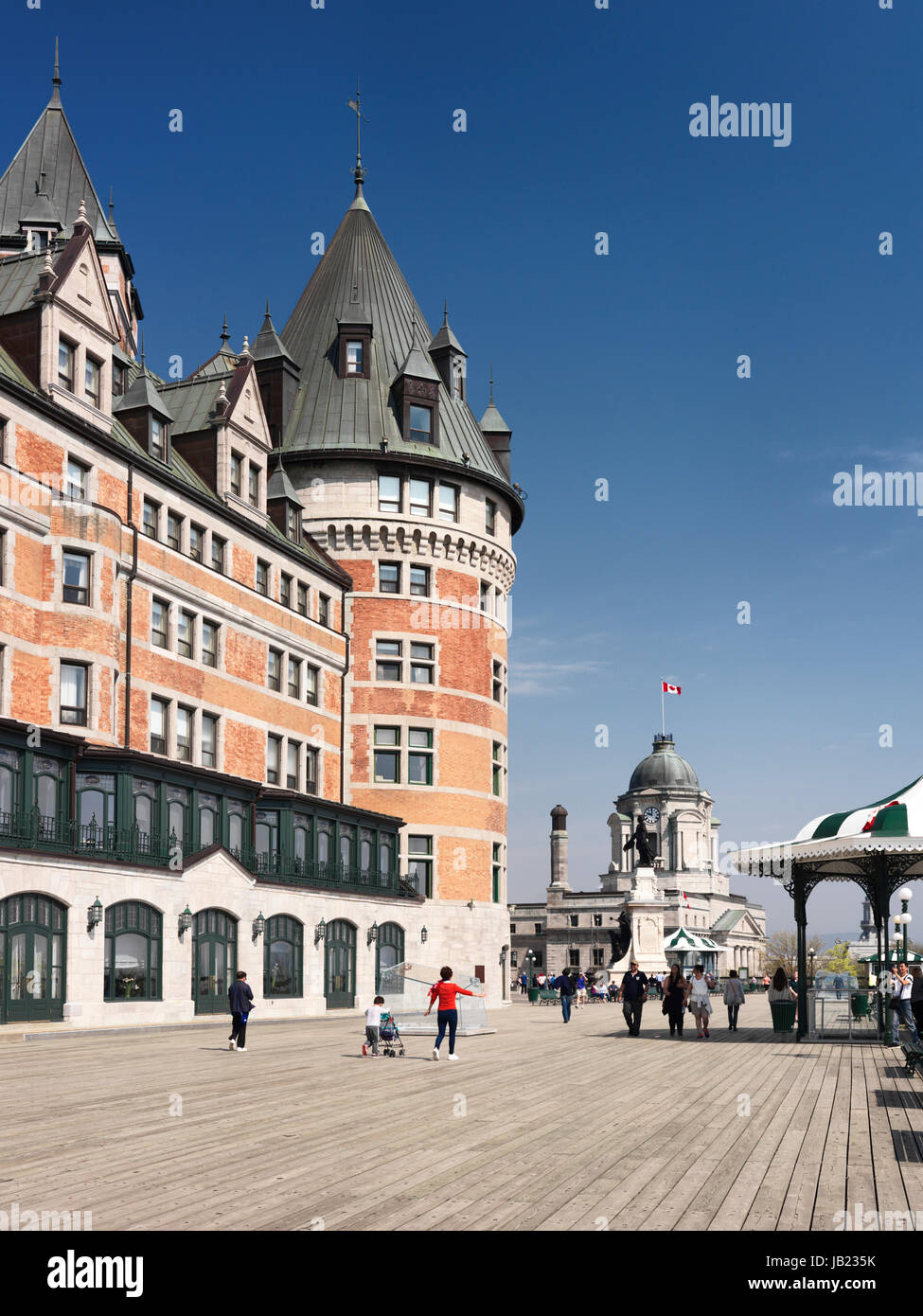 People walking on the Dufferin terrace boardwalk by the Fairmont Le ChÃ ...
