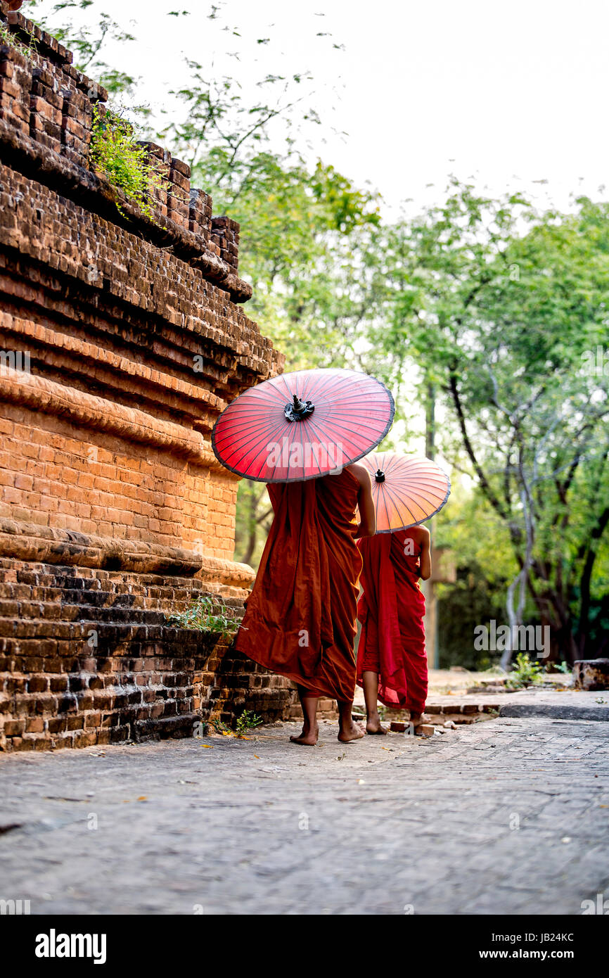 Asian monk myanmar hi-res stock photography and images - Alamy