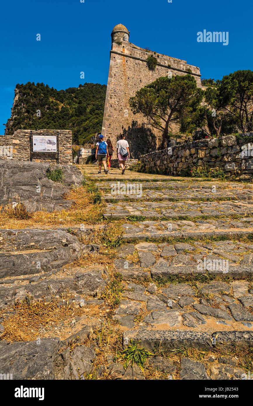 Castello castle fortess fortezza forte fort hi-res stock photography ...