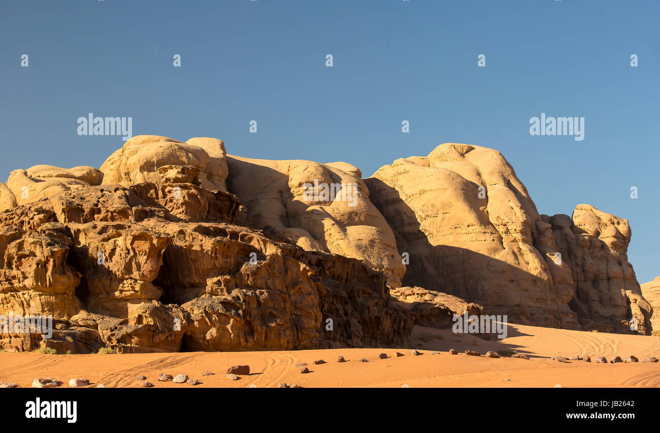 Wadi rum cave art hi-res stock photography and images - Alamy