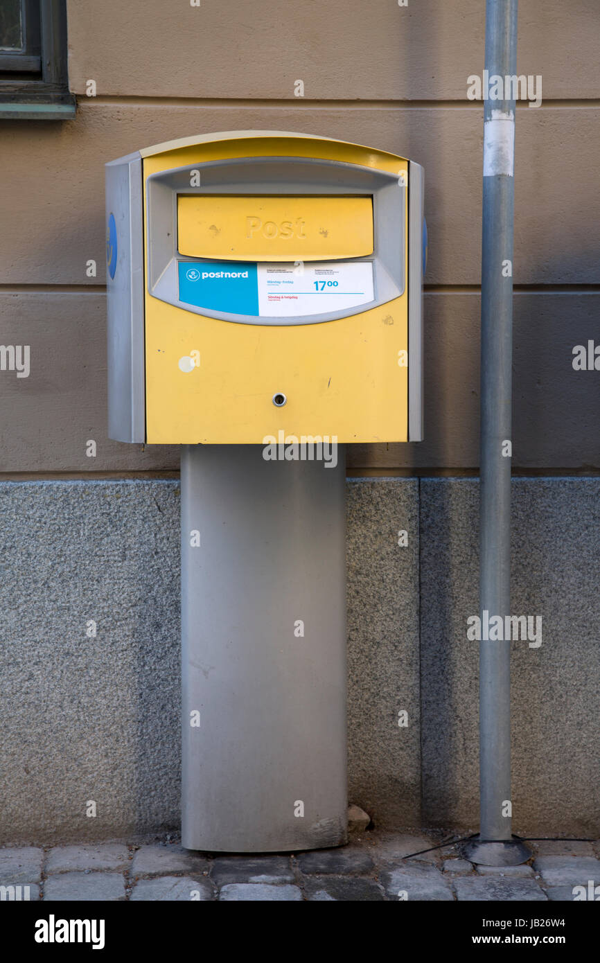 Yellow postbox hi-res stock photography and images - Alamy