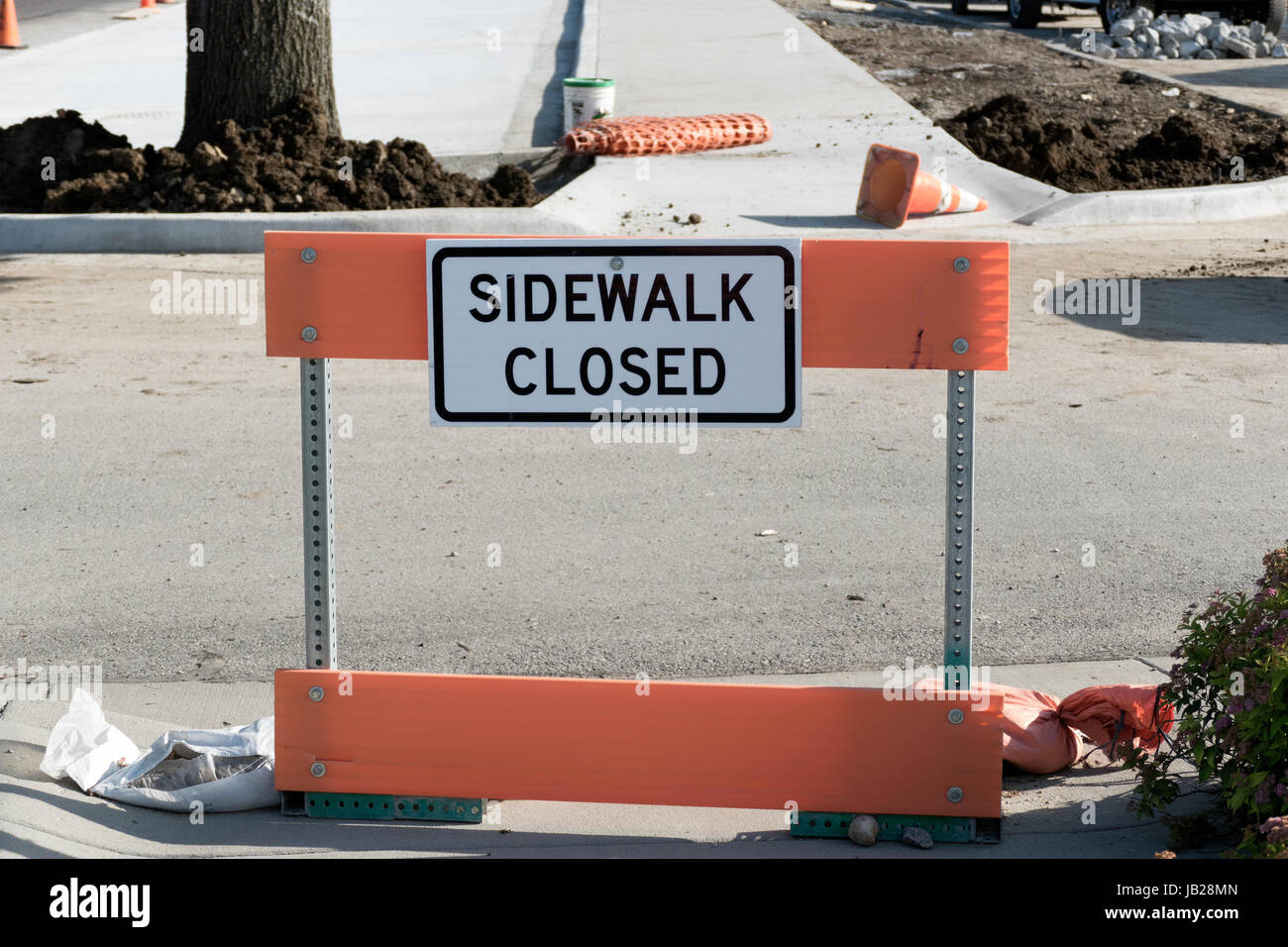 Sidewalk closed sign hi-res stock photography and images - Alamy