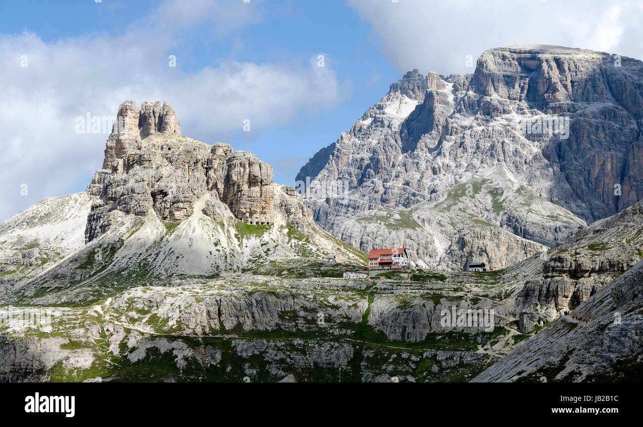 Dreizinnenhütte mit Sextner Stein gesehen vom Lavaredopass, Drei Zinnen ...
