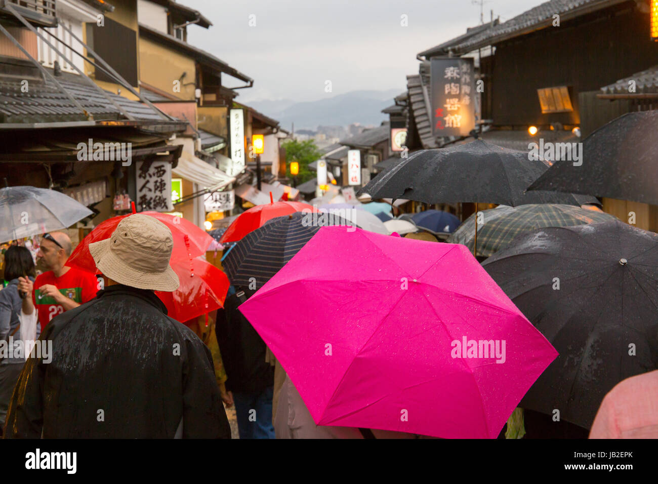 Rainy day at Kiyomizudera Temple area, Kyoto, Japan Stock Photo - Alamy