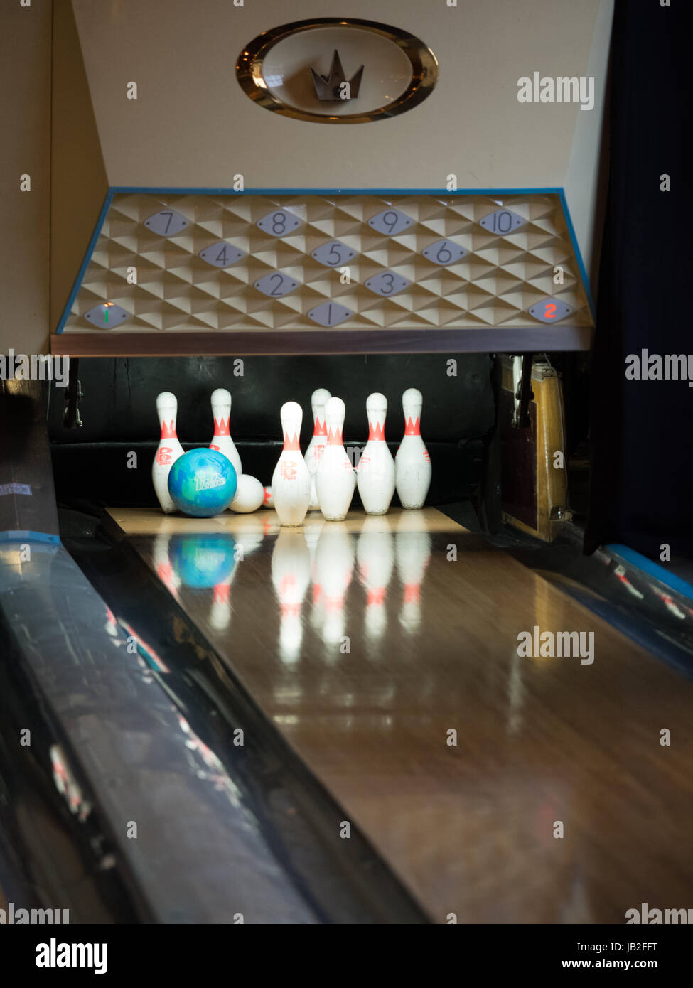Bowling pins setup hi-res stock photography and images - Alamy