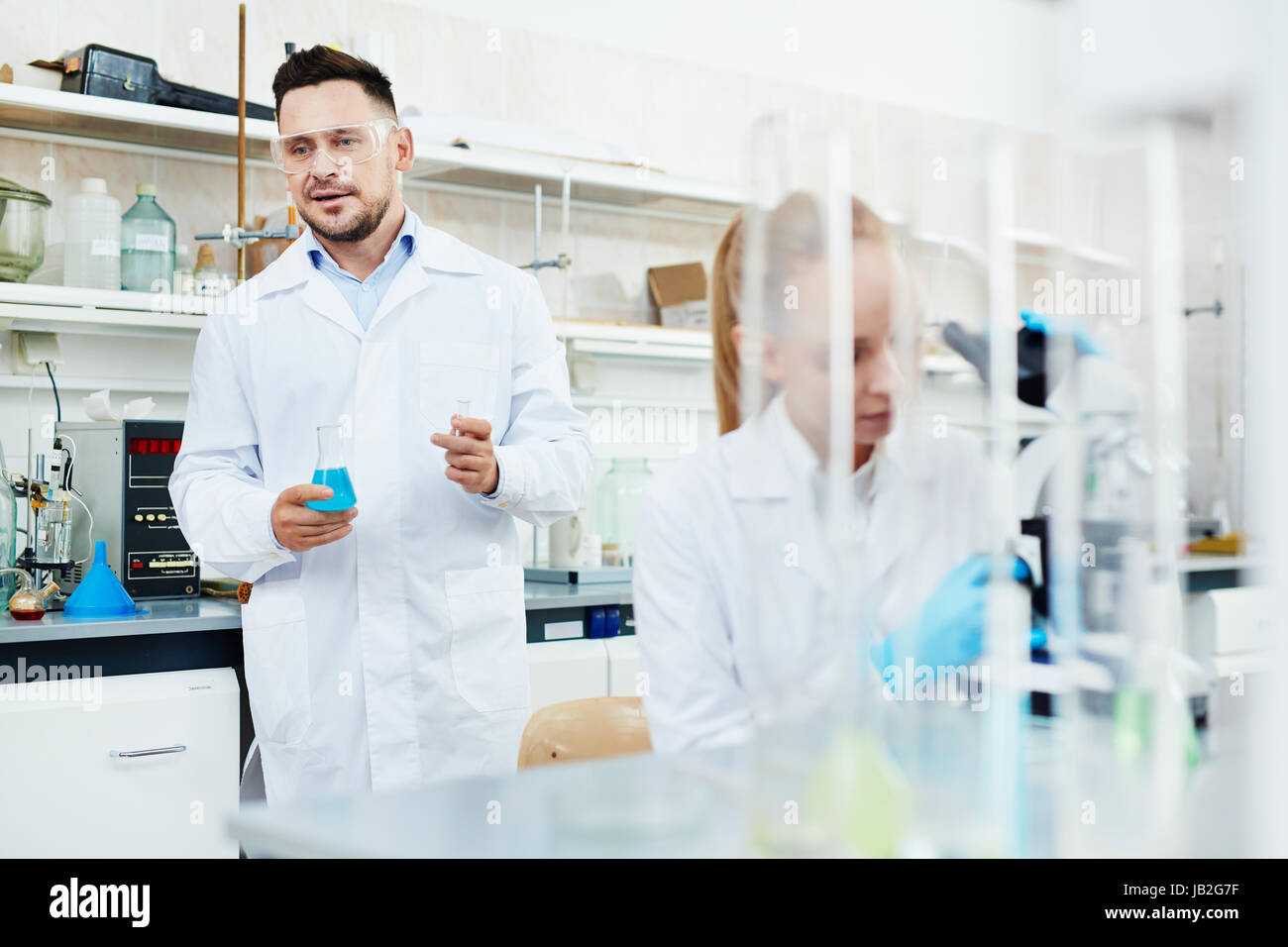 Laboratory research lab technician hi-res stock photography and images ...