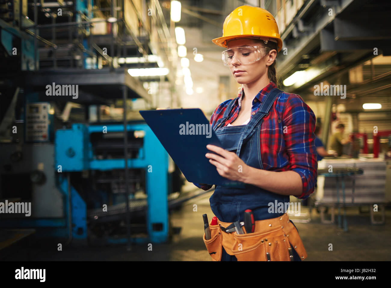 Woman clipboard factory hi-res stock photography and images - Alamy