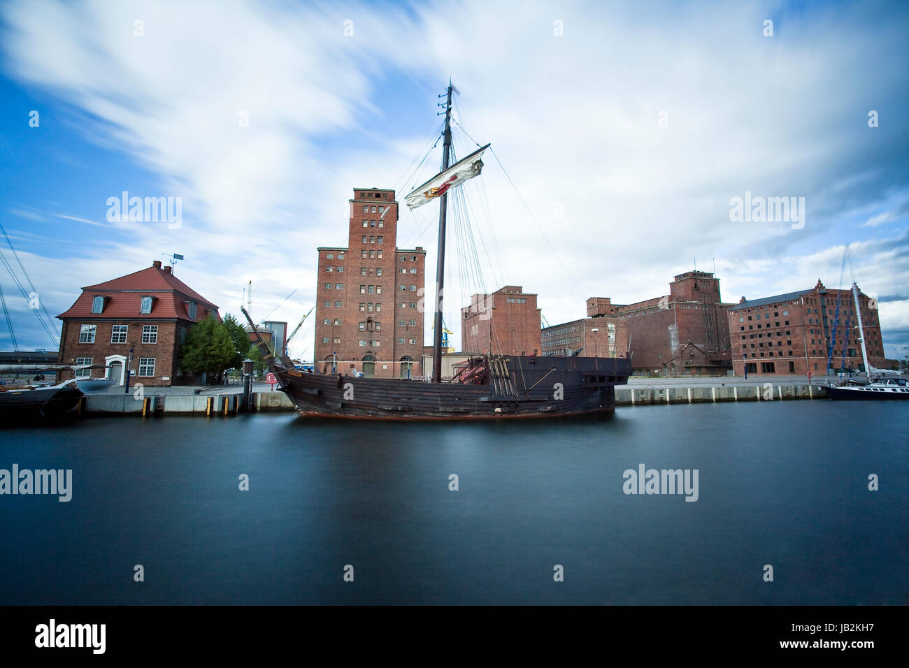 Ship fish hi-res stock photography and images - Alamy