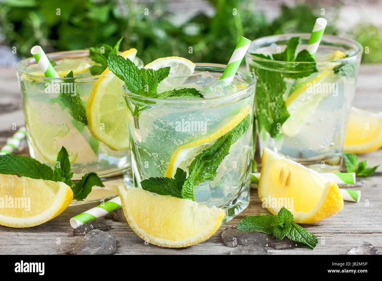 Chilled mint lemonade with mint leaves and fresh lemon Stock Photo - Alamy