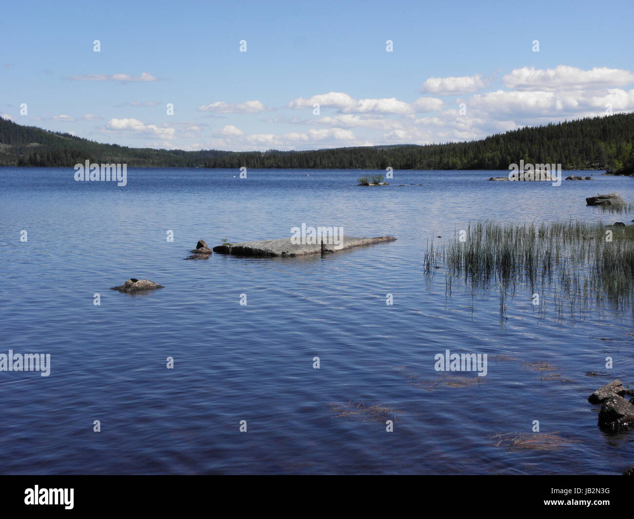 Norwegen - Idyllischer See Stock Photo - Alamy