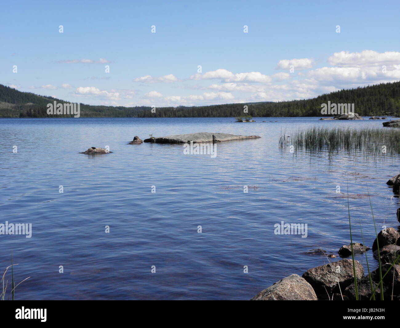 Norwegen - Idyllischer See Stock Photo - Alamy