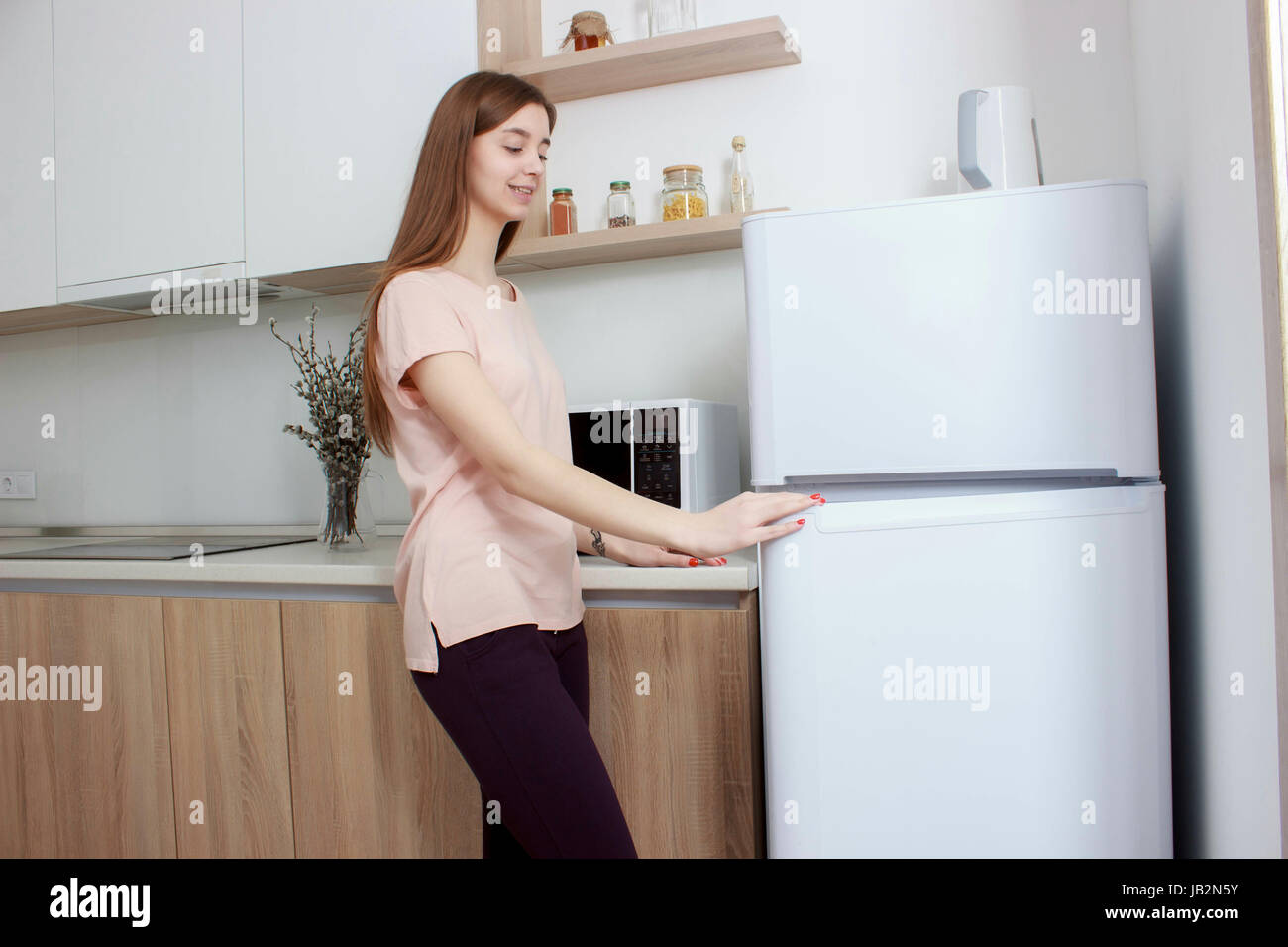Look in the refrigerator hi-res stock photography and images - Alamy