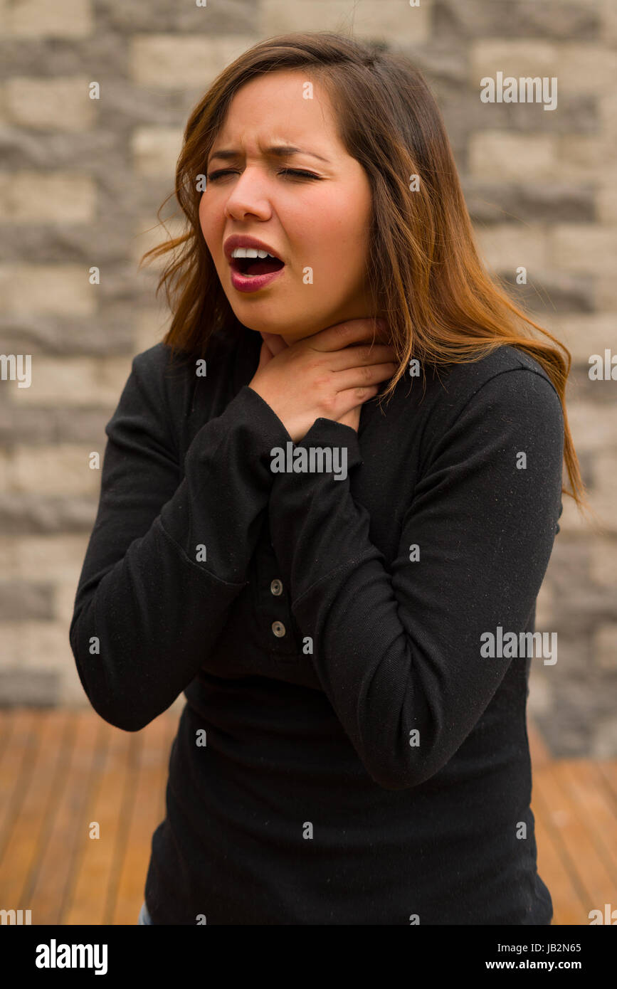 Feeling pulse neck hi-res stock photography and images - Alamy