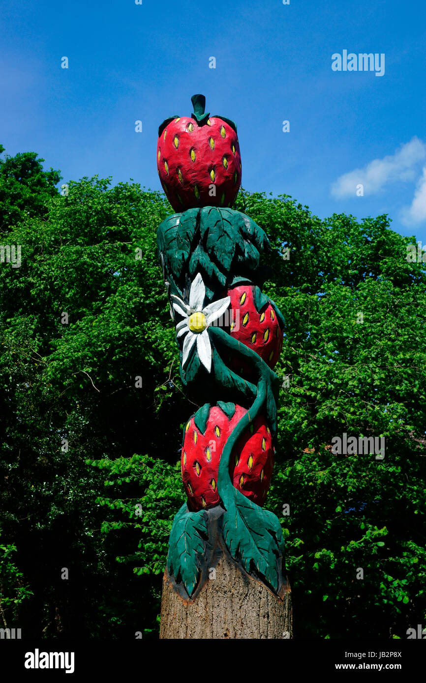 CHAINSAW STRAWBERRY SCULPTURE Stock Photo - Alamy