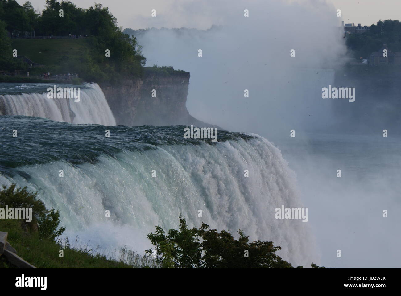 Edge of the niagara falls hi-res stock photography and images - Alamy