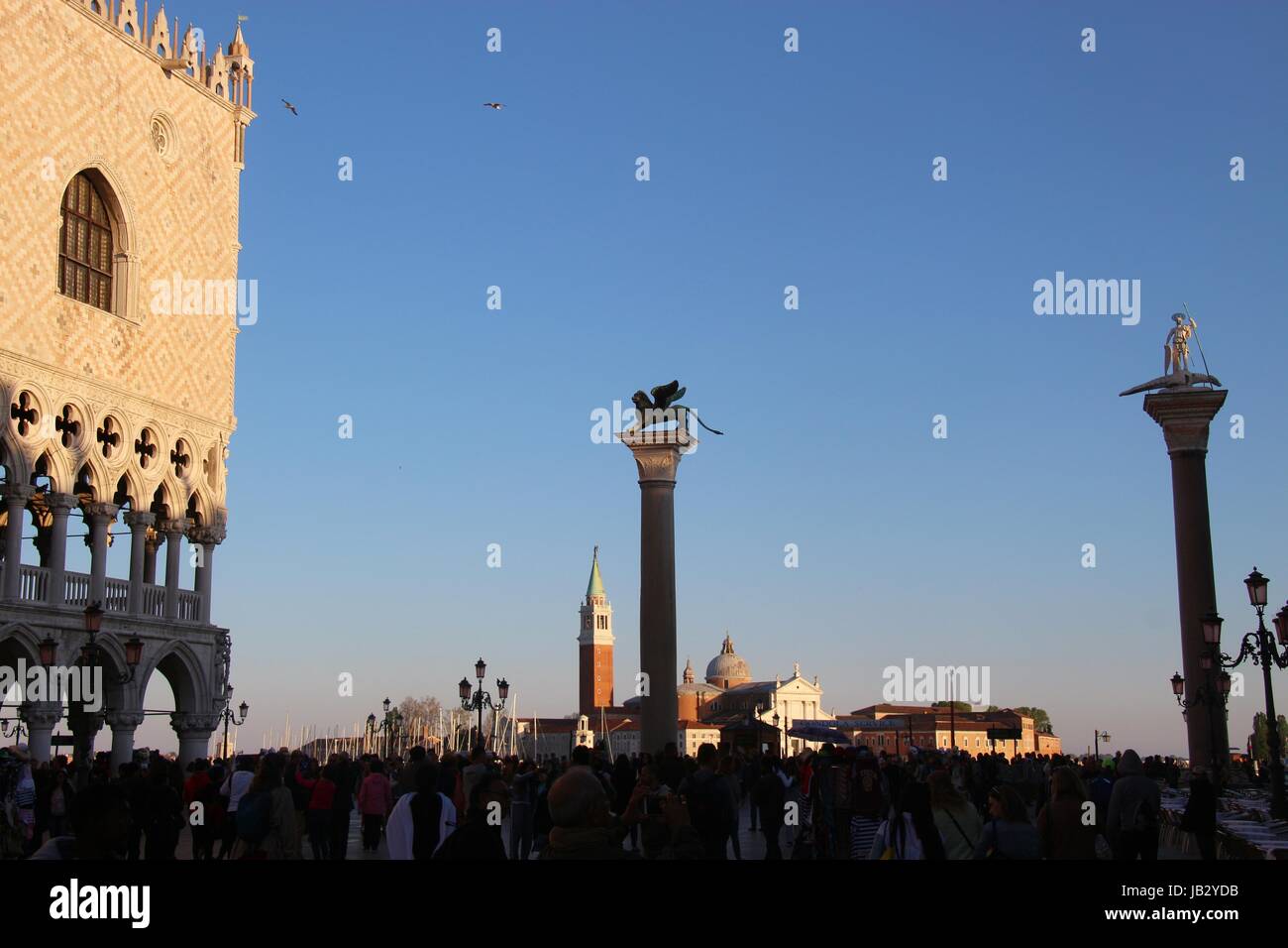 Twin columns italy hi-res stock photography and images - Alamy