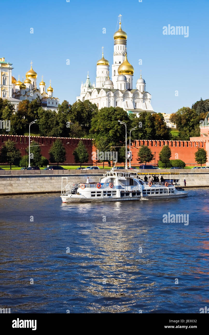 Famous Moscow Kremlin and Moskva river, Russia Stock Photo - Alamy