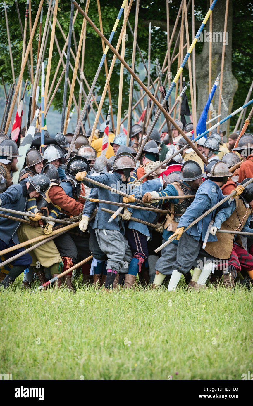 Roundheads and cavaliers battle at a Sealed Knot English Civil war ...