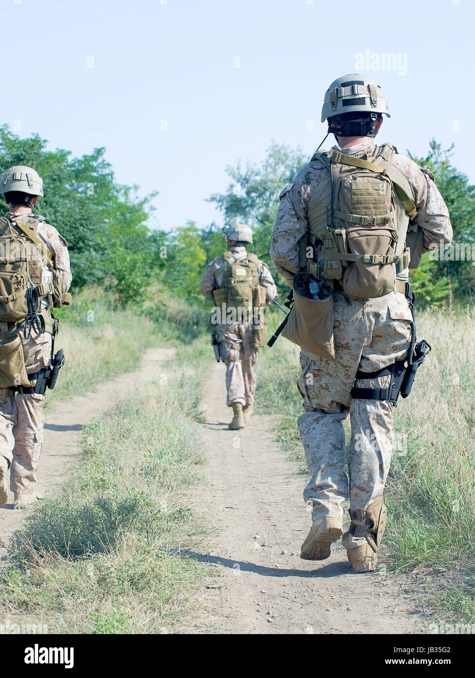 us soldiers with assault rifles on patrol Stock Photo - Alamy
