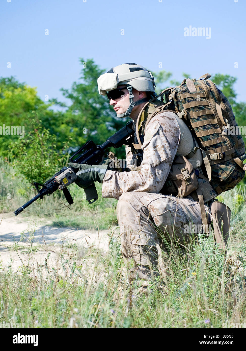 us soldier with assault rifle Stock Photo - Alamy