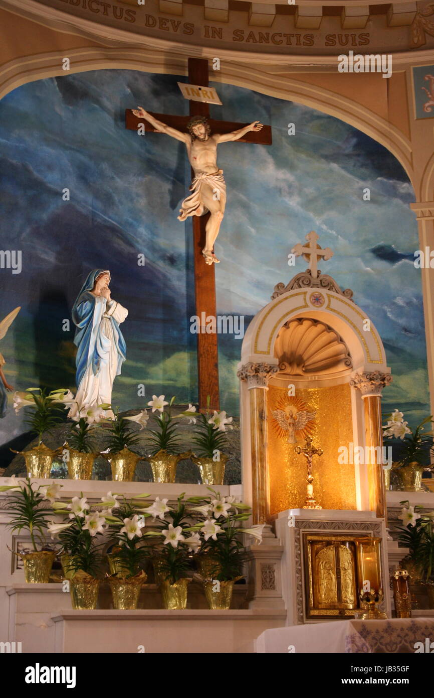 Jesus christ gold statue hi-res stock photography and images - Alamy