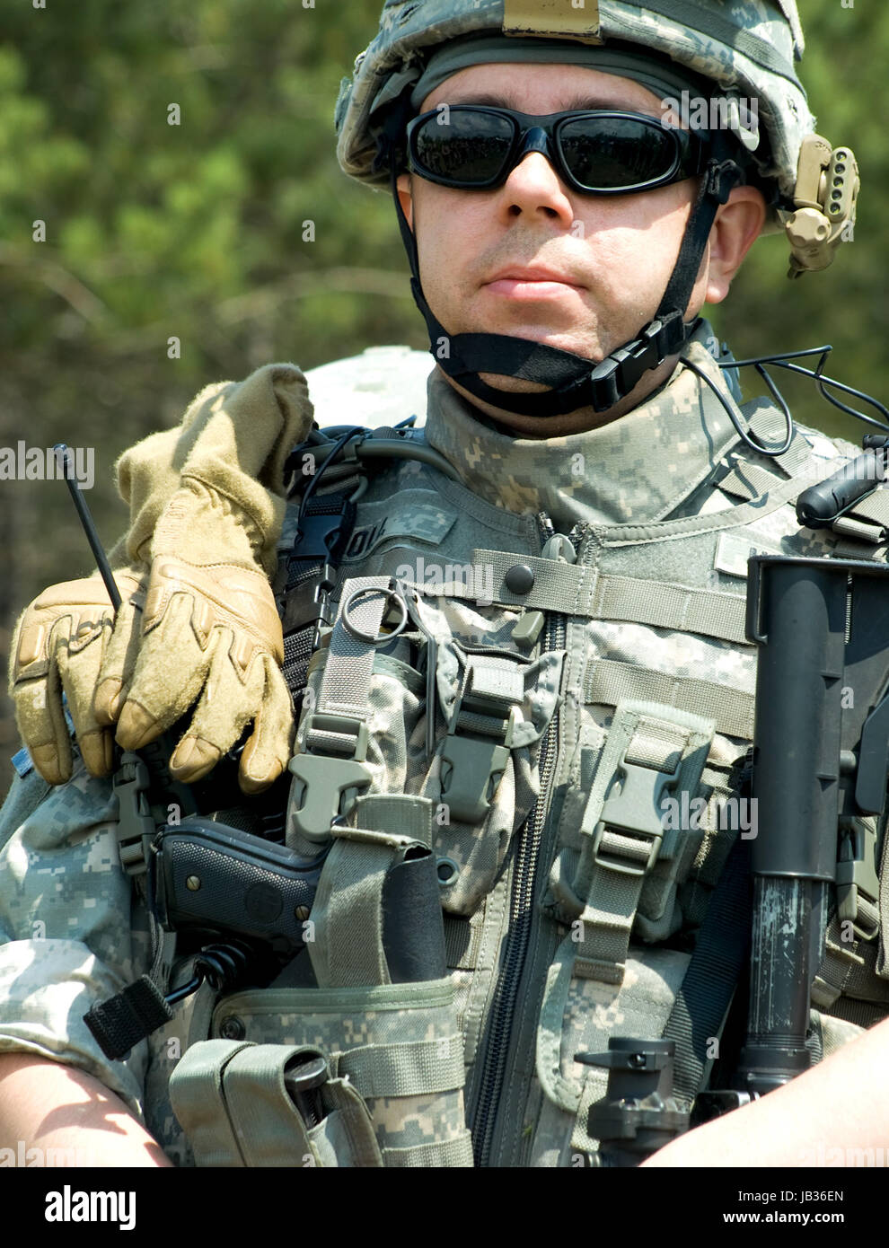 US soldier in camouflage uniform with his rifle Stock Photo - Alamy