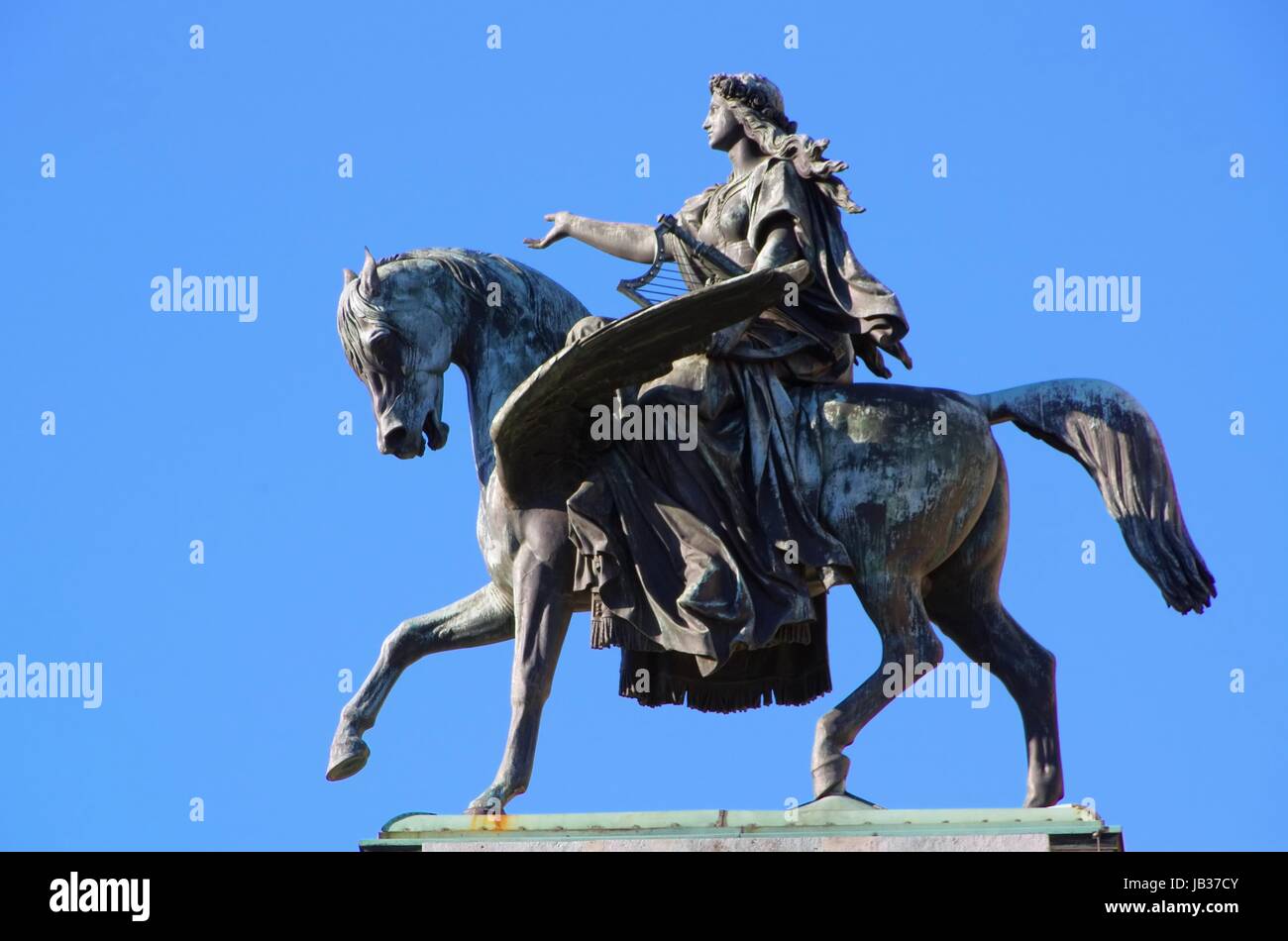 Wien Staatsoper Statue - Vienna State Opera statue 01 Stock Photo - Alamy