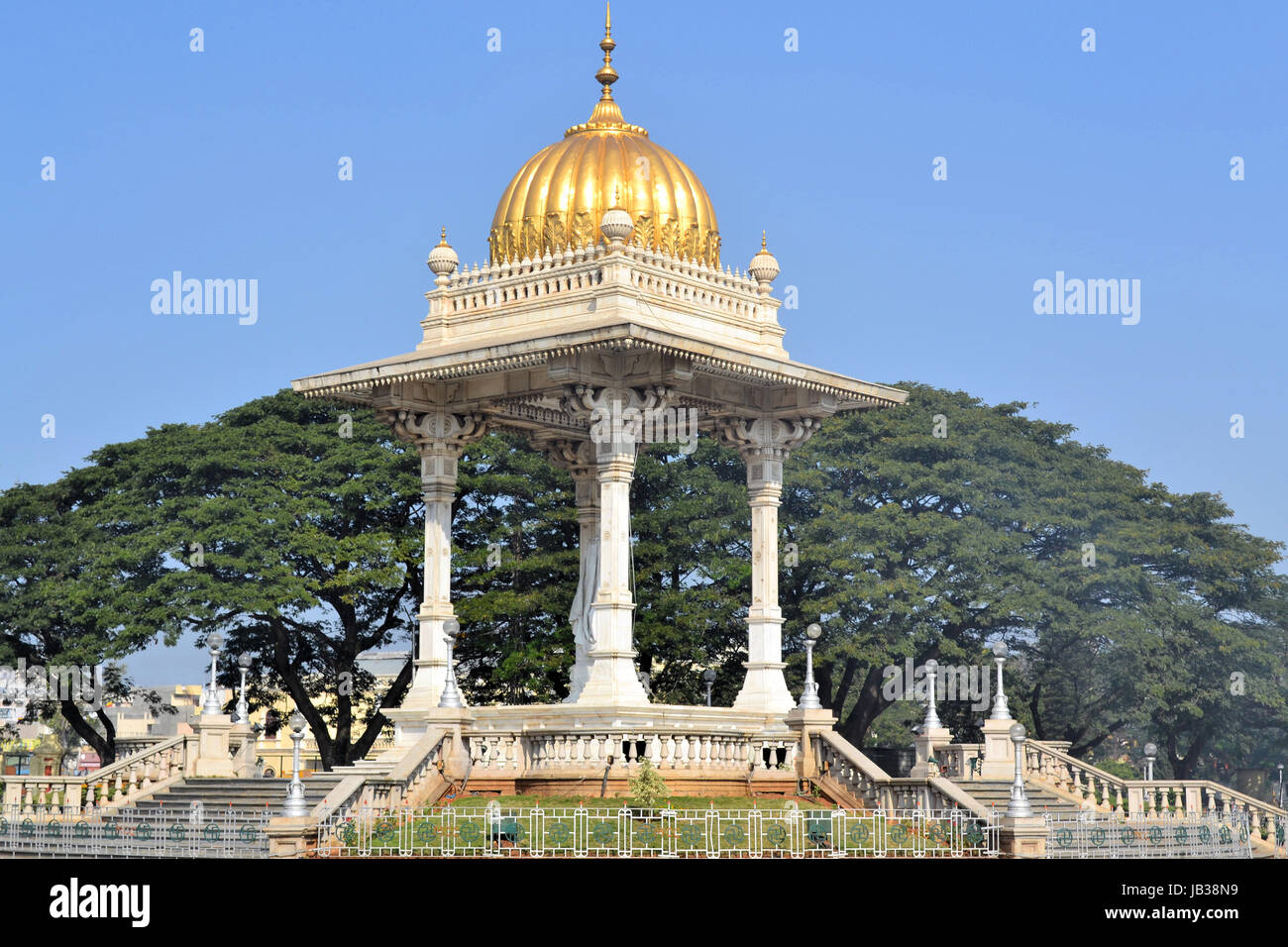 Statue of Maharaja Chamarajendar Wodeyar Built in 1920, this statue ...