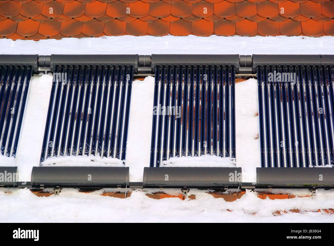Solar warmwasser hi-res stock photography and images - Alamy