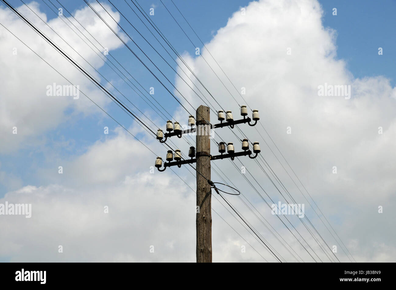 Open wire pole hi-res stock photography and images - Alamy