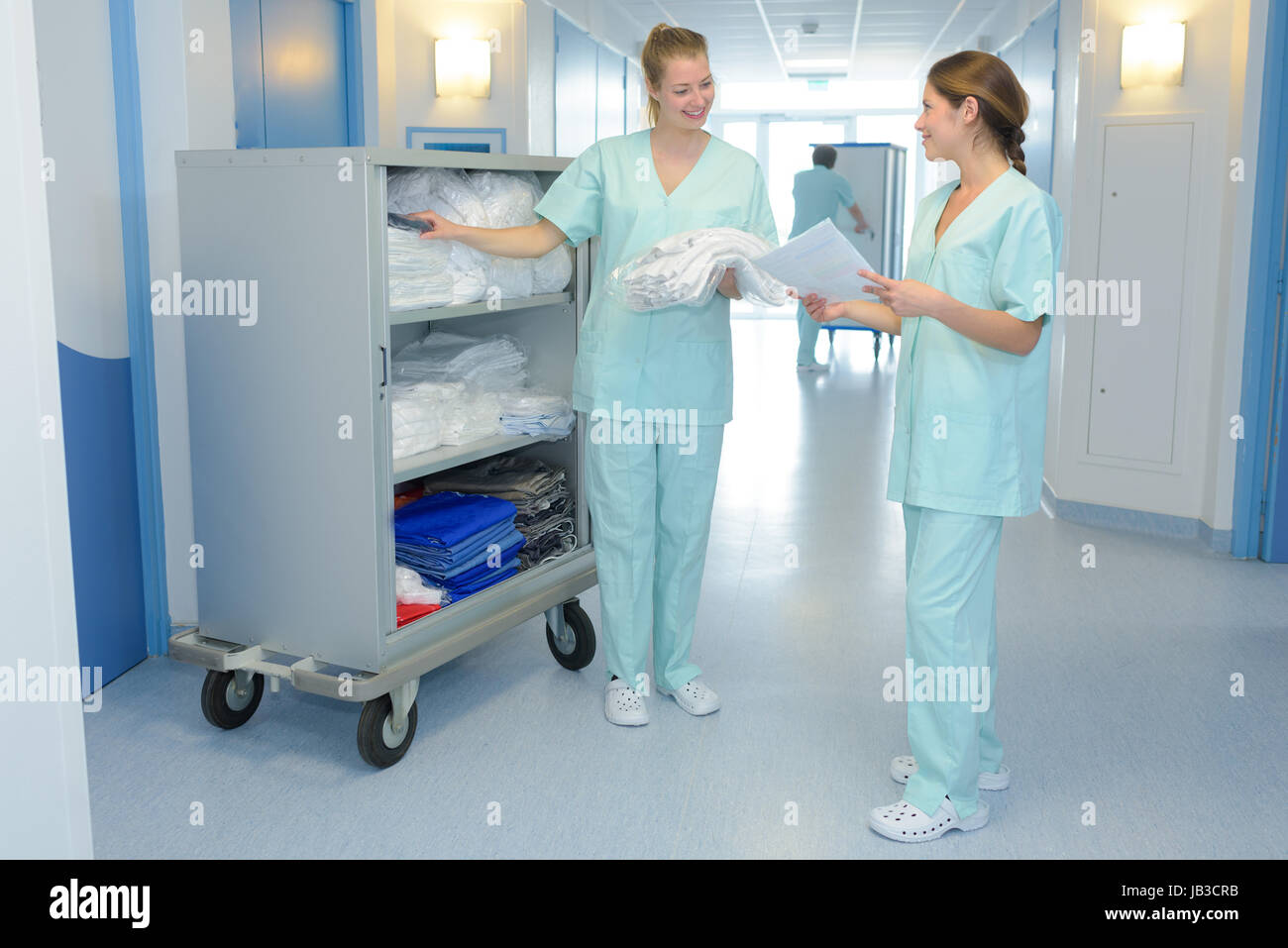 Nurses chatting hi-res stock photography and images - Alamy