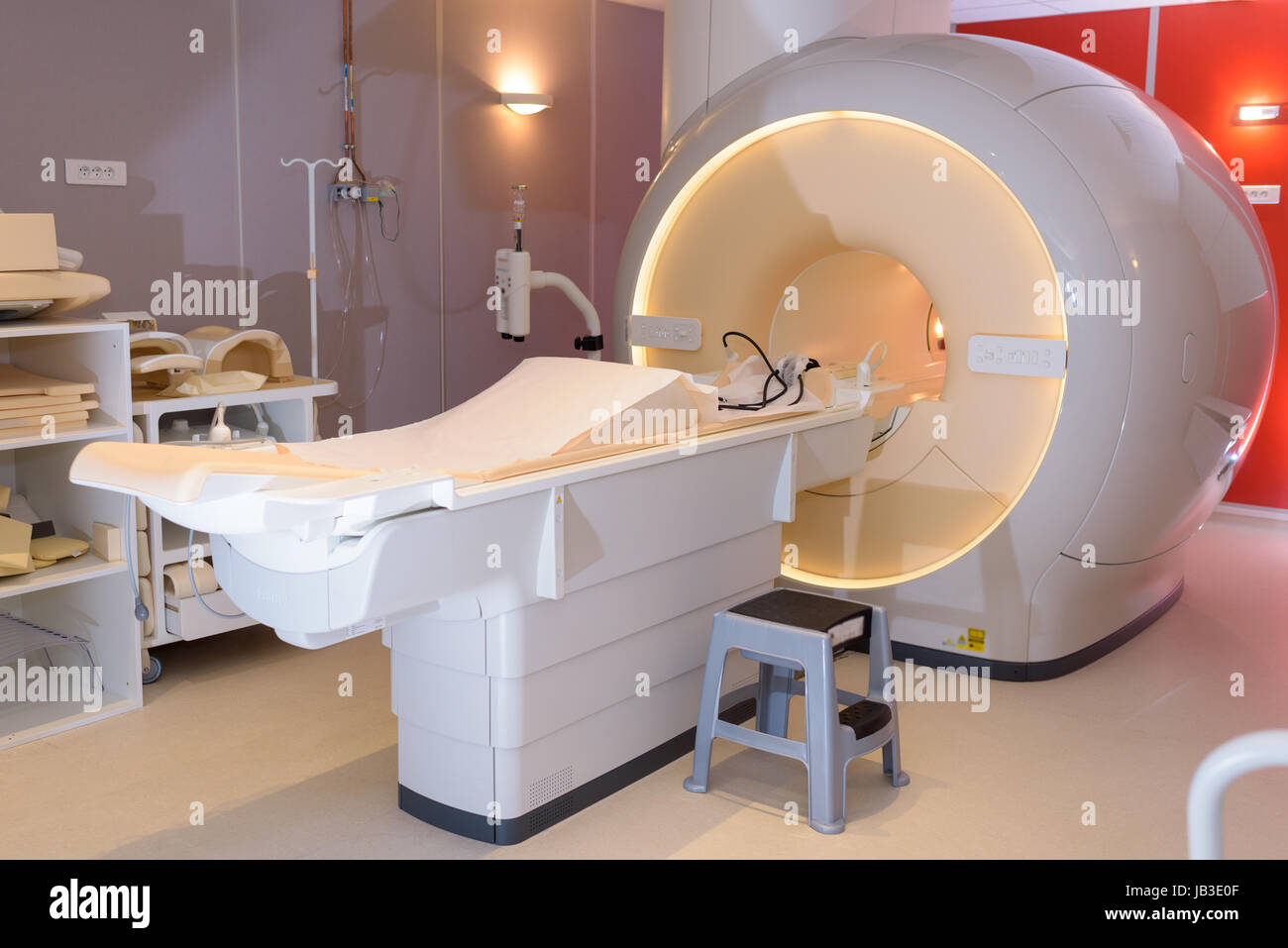 Mri scanner room in hi-res stock photography and images - Alamy