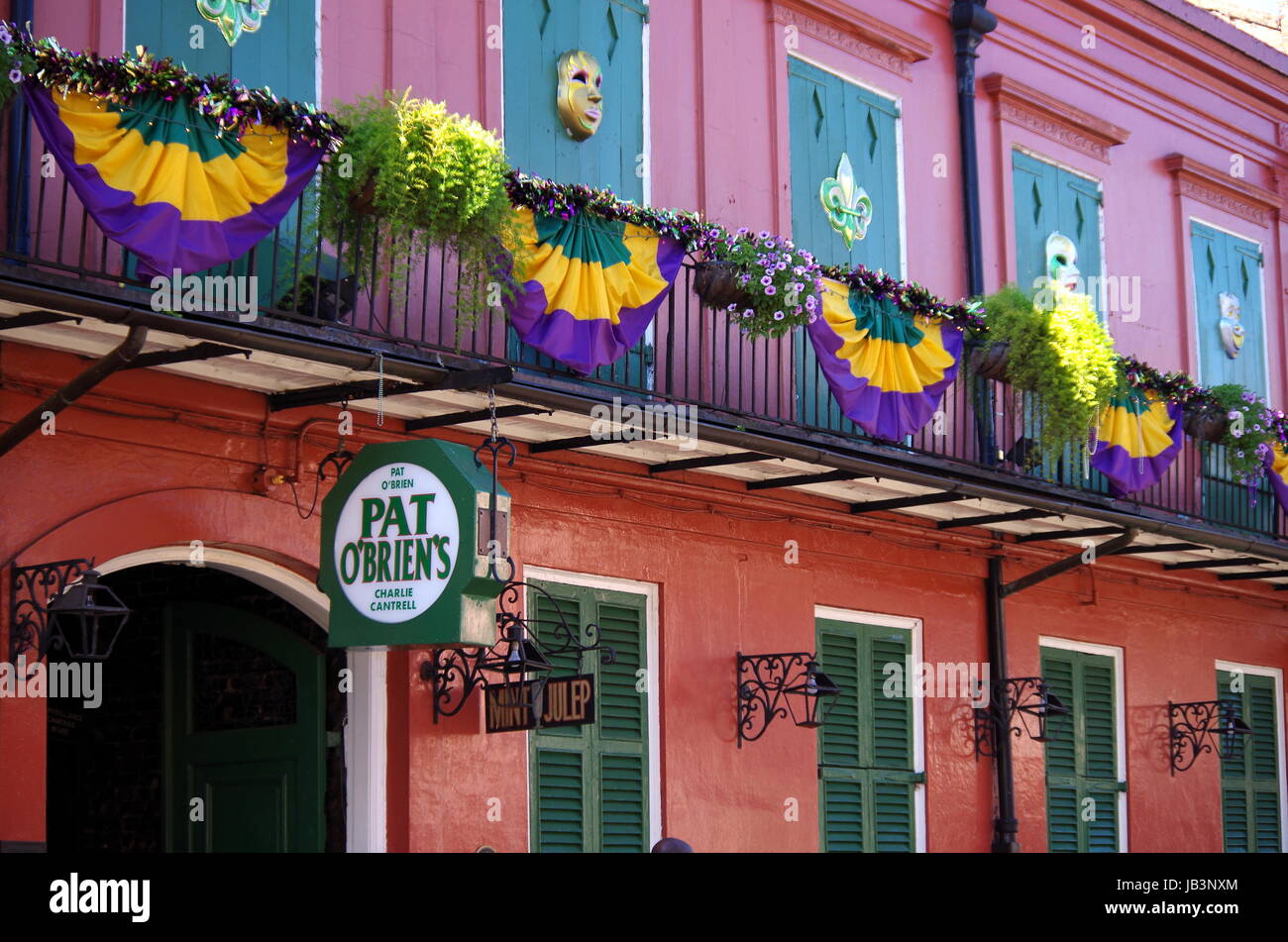 The Irish pub Pat O'Brien's in New Orleans all decked out for Mardi ...