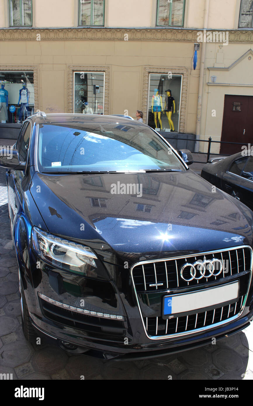 Black auto hi-res stock photography and images - Alamy