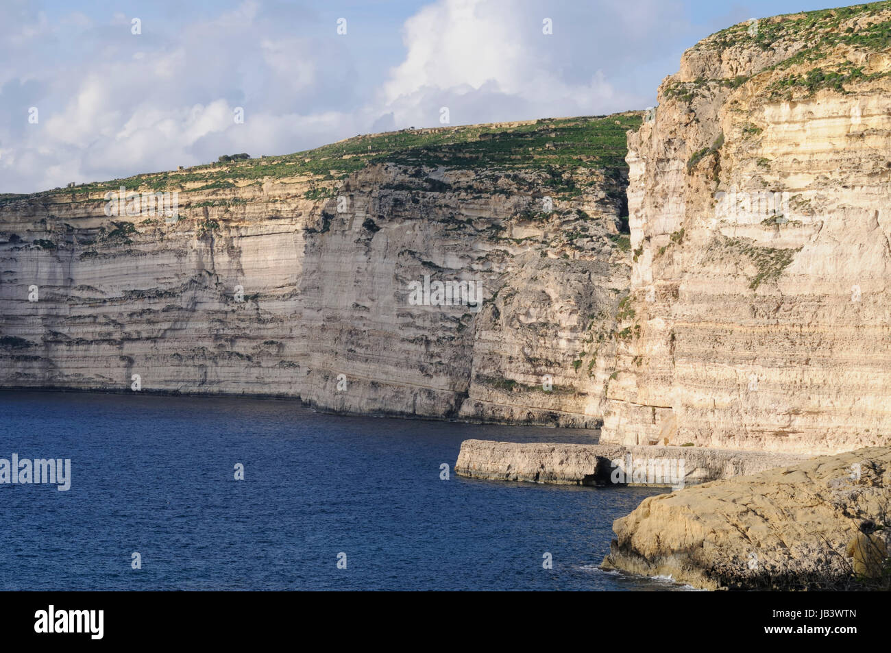 breaking of waves undulate Stock Photo - Alamy