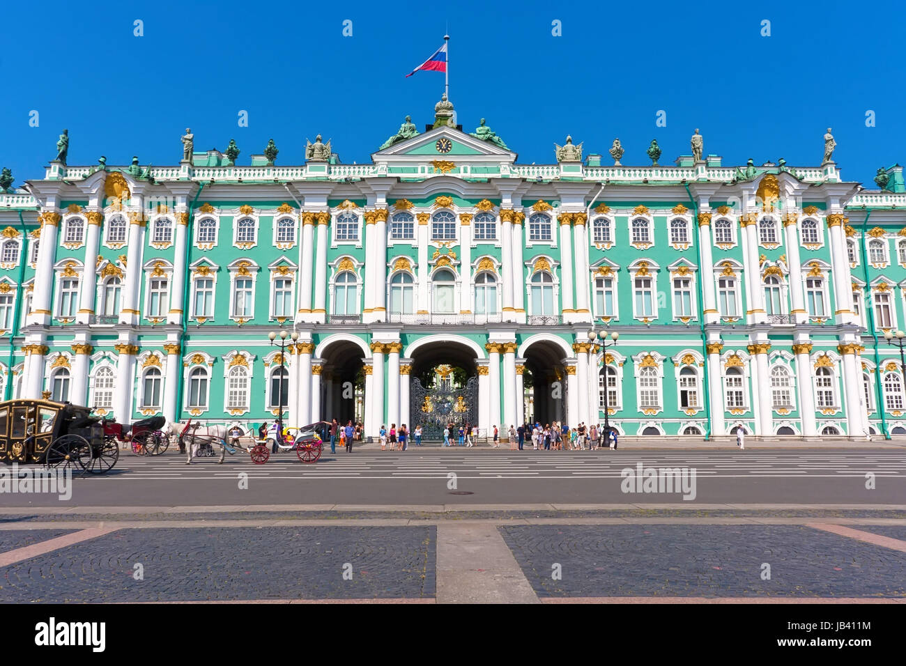 Hermitage Museum - Winter palace of Russian kings, Saint Petersburg ...