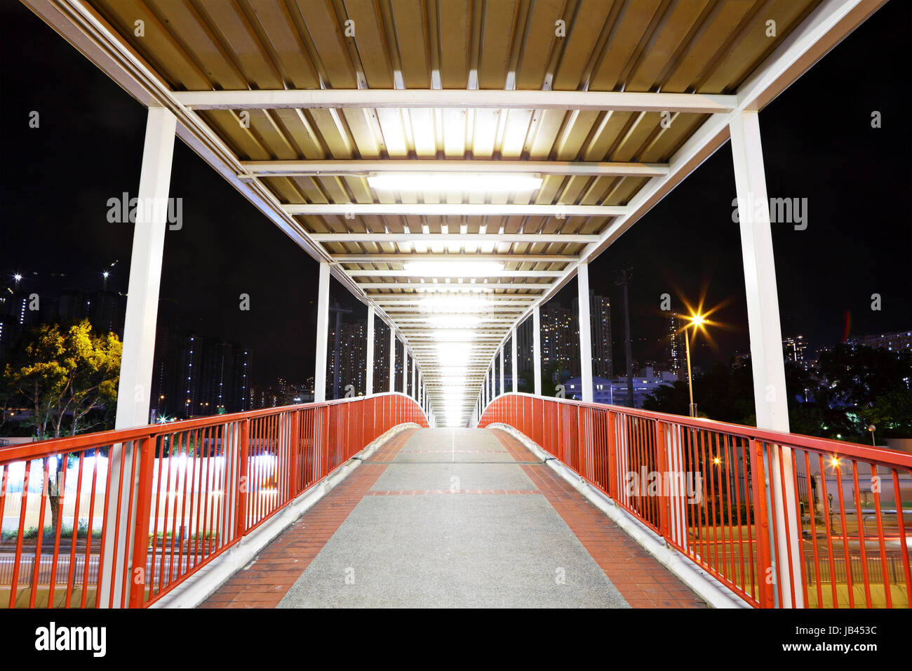 Long straight footbridge hi-res stock photography and images - Alamy