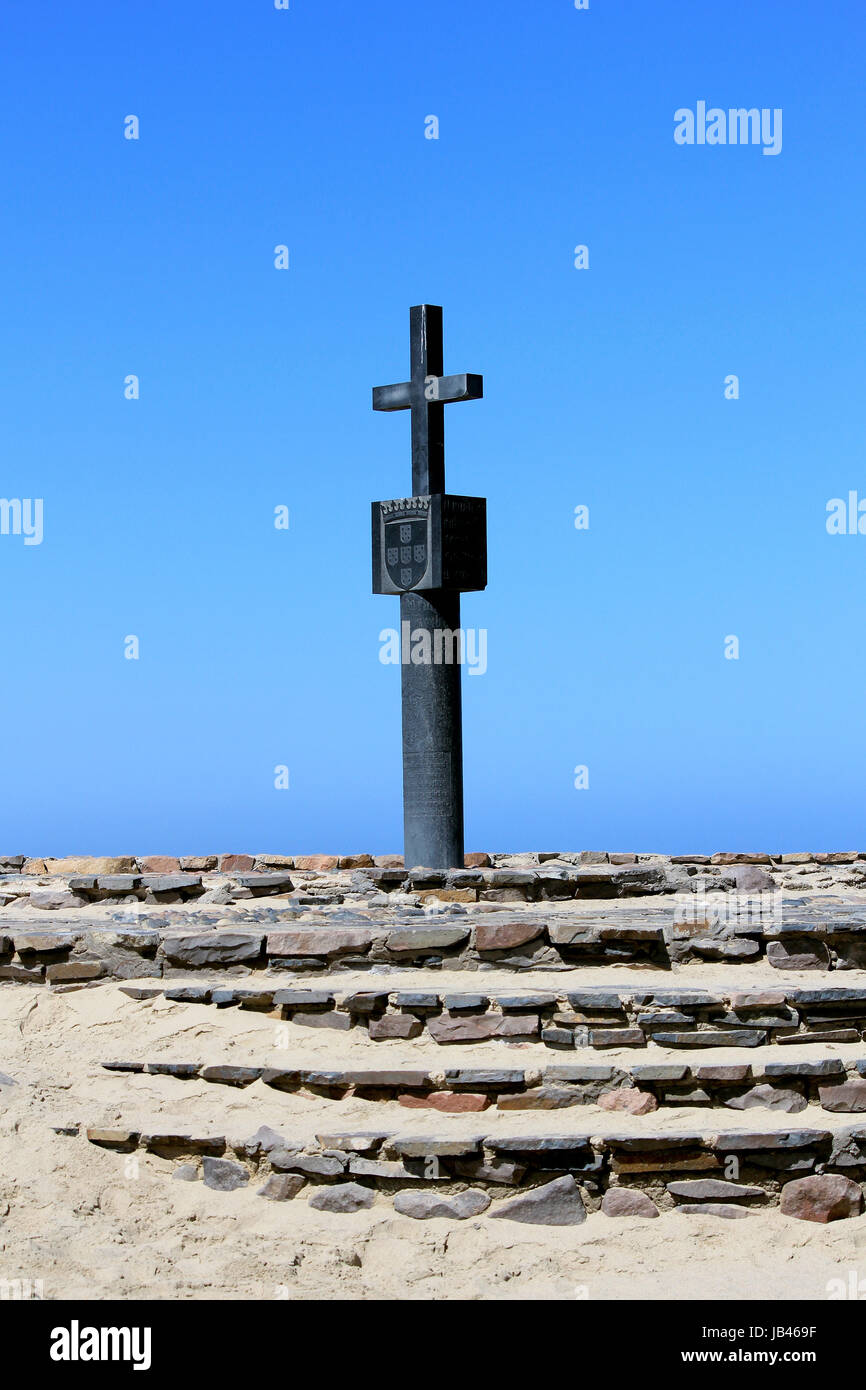 "Padrão" stone cross at Cape Cross Bay, Skeleton Coast Namibia ...