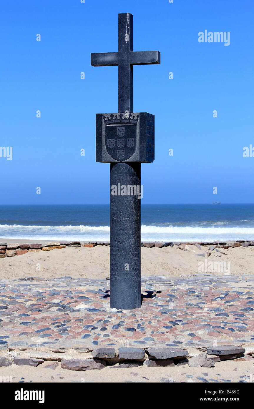 "Padrão" stone cross at Cape Cross Bay, Skeleton Coast Namibia ...