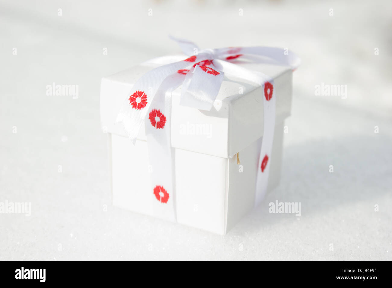 White gift box laying on a snow background Stock Photo - Alamy